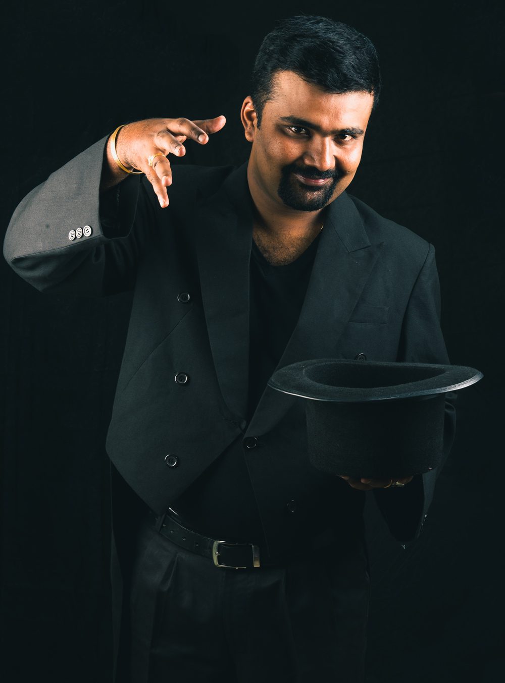 Magician Tijo Varghese Biography 2023 Wiki, Age, Height, Net Worth, Wife